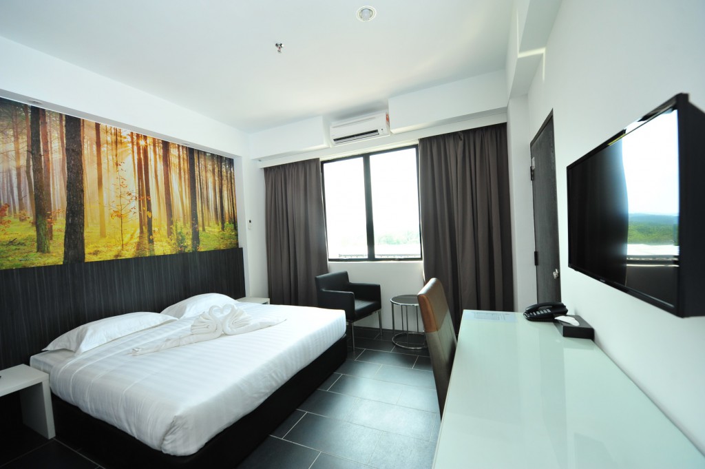 Standard King Room | Summit Signature Hotel | Slim River